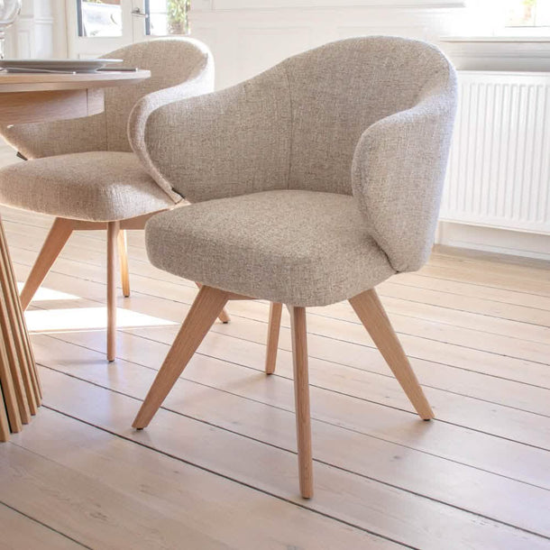 Verdal Spisebordsstol i Beige Bouclé m. Natur eg ben